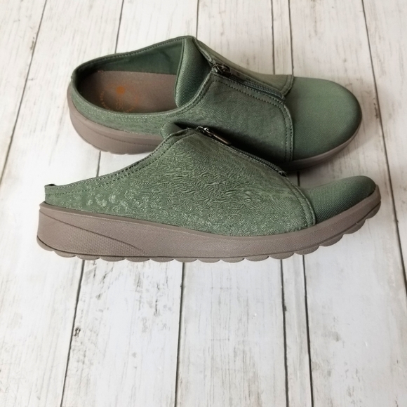Bzees | Shoes | Bzees Glossy Washable Zip Front Slipon Mules | Poshmark